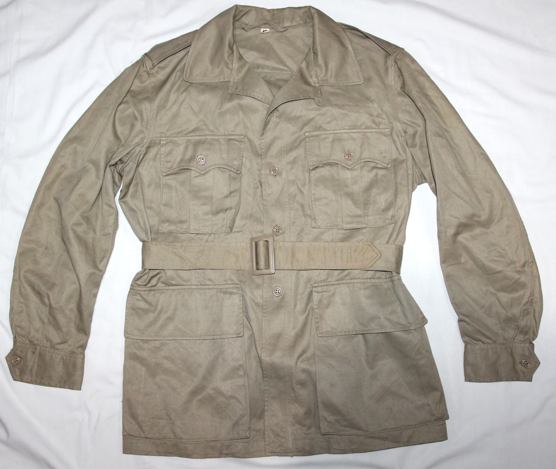S089. NICE 1957 DATED TROPICAL BUSH JACKET WITH BELT - B & B Militaria