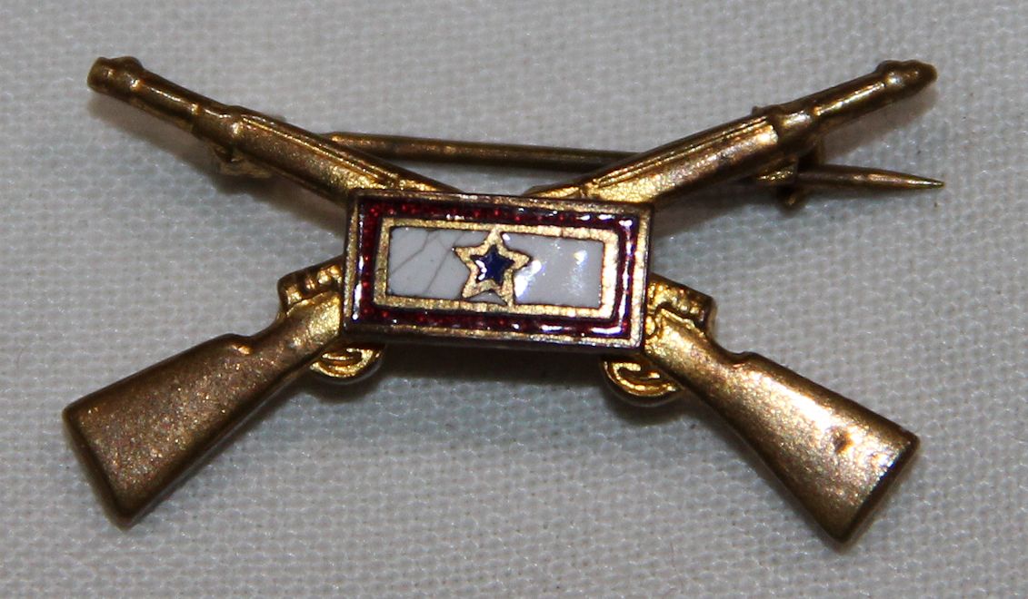 I017. WWII INFANTRY SON IN SERVICE LAPEL PIN - B & B Militaria