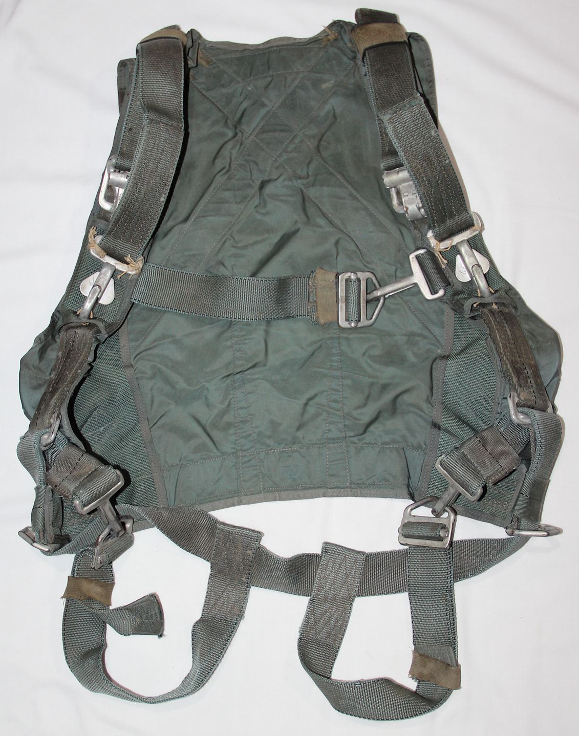 T053. VIETNAM USAF CHEST STYLE PARACHUTE HARNESS - B & B Militaria