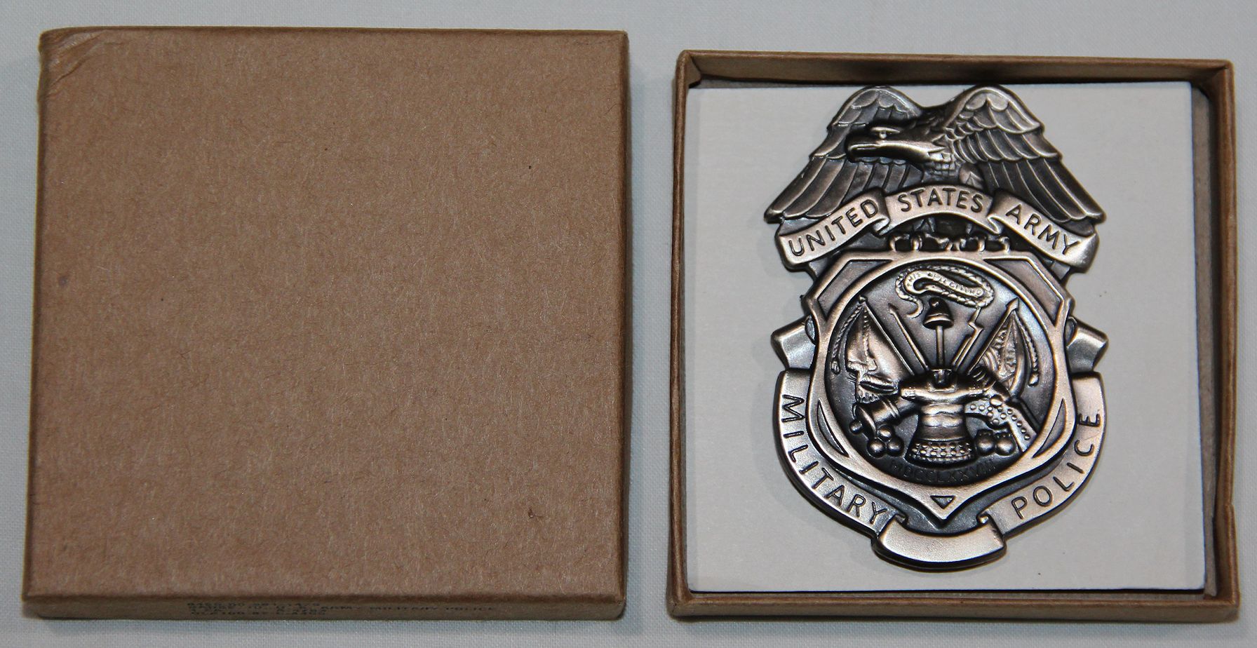 U016. UNISSUED 1983 DATED U.S. ARMY MILITARY POLICE BADGE - B & B Militaria