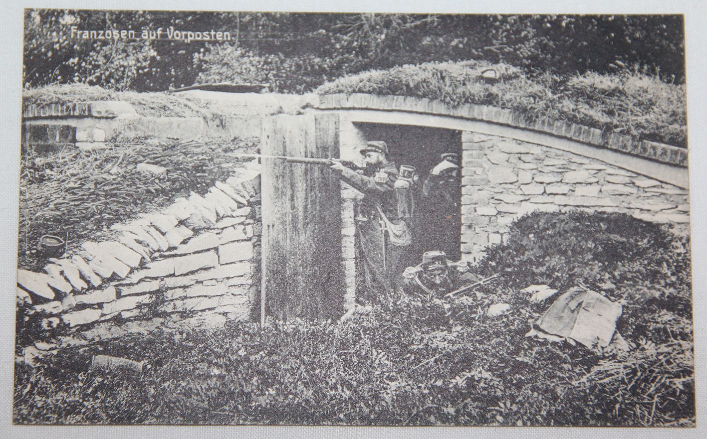 B122. WWI GERMAN POSTCARD OF FRENCH SOLDIERS AT A FORWARD OUTPOST - B ...