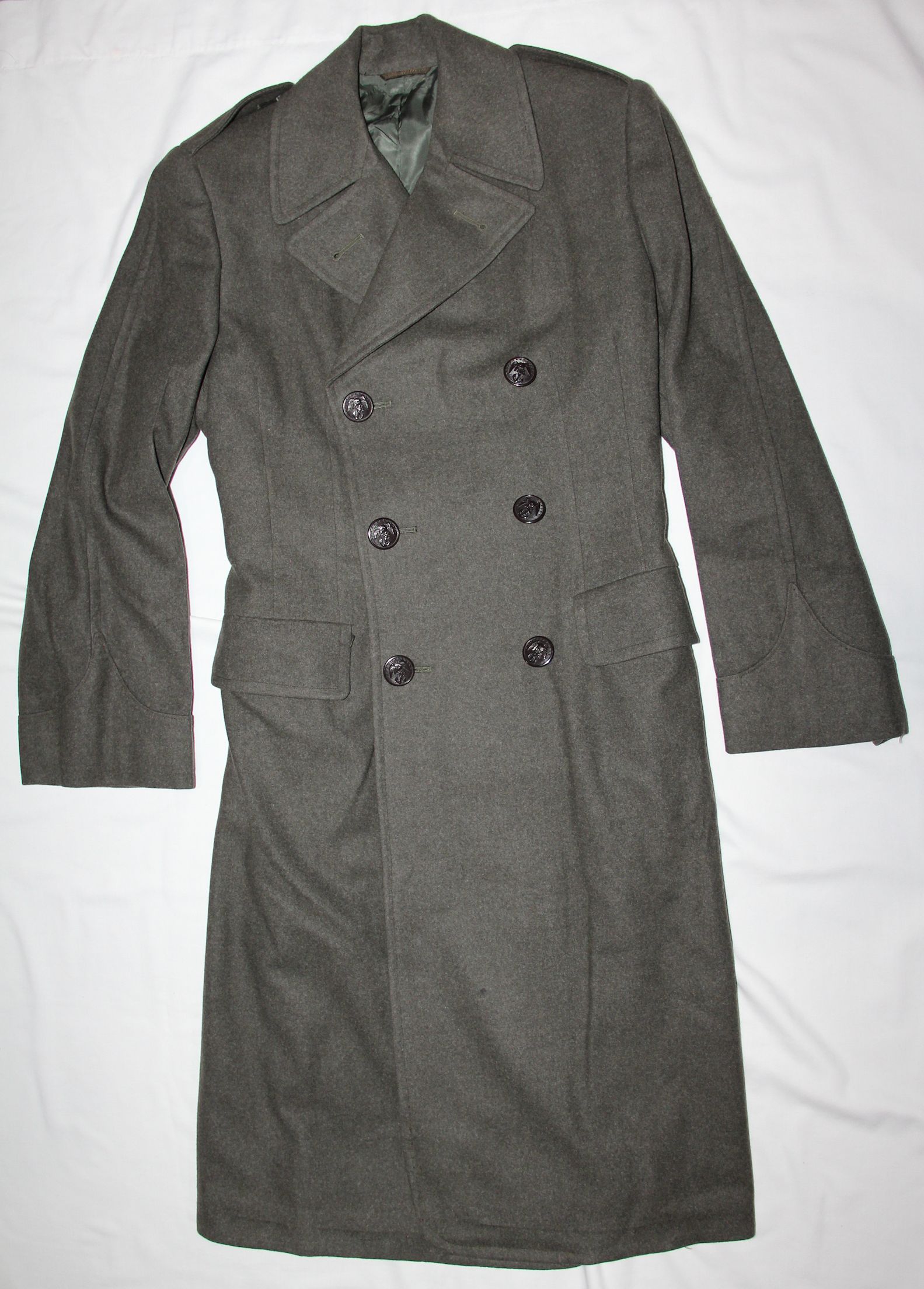 D061. WWII BRITISH MADE WOMENS USMC WOOL OVERCOAT - B & B Militaria