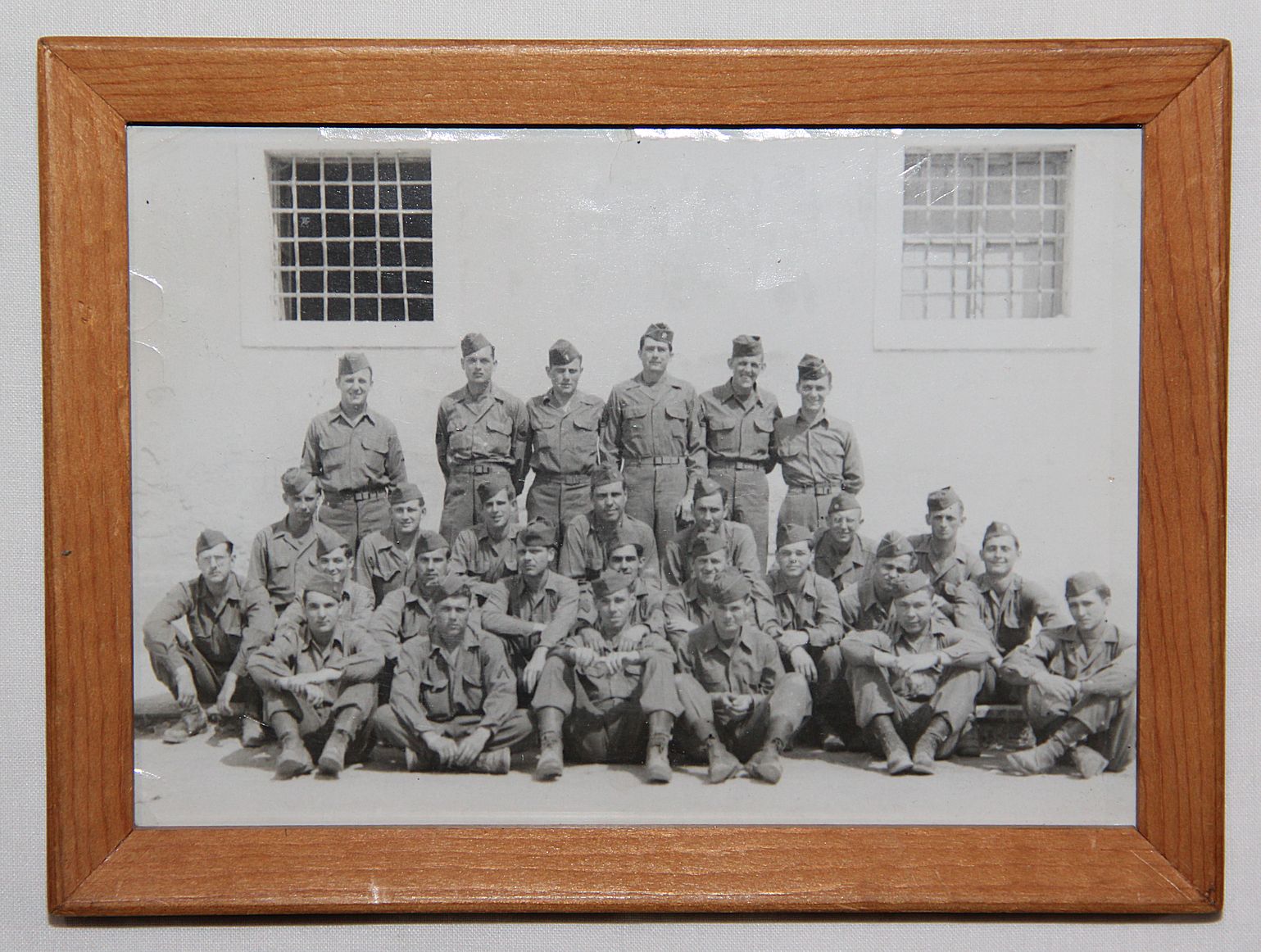 J081. WWII 1945 ITALY UNIT PHOTO WITH NAMES AND NEGATIVES - B & B Militaria
