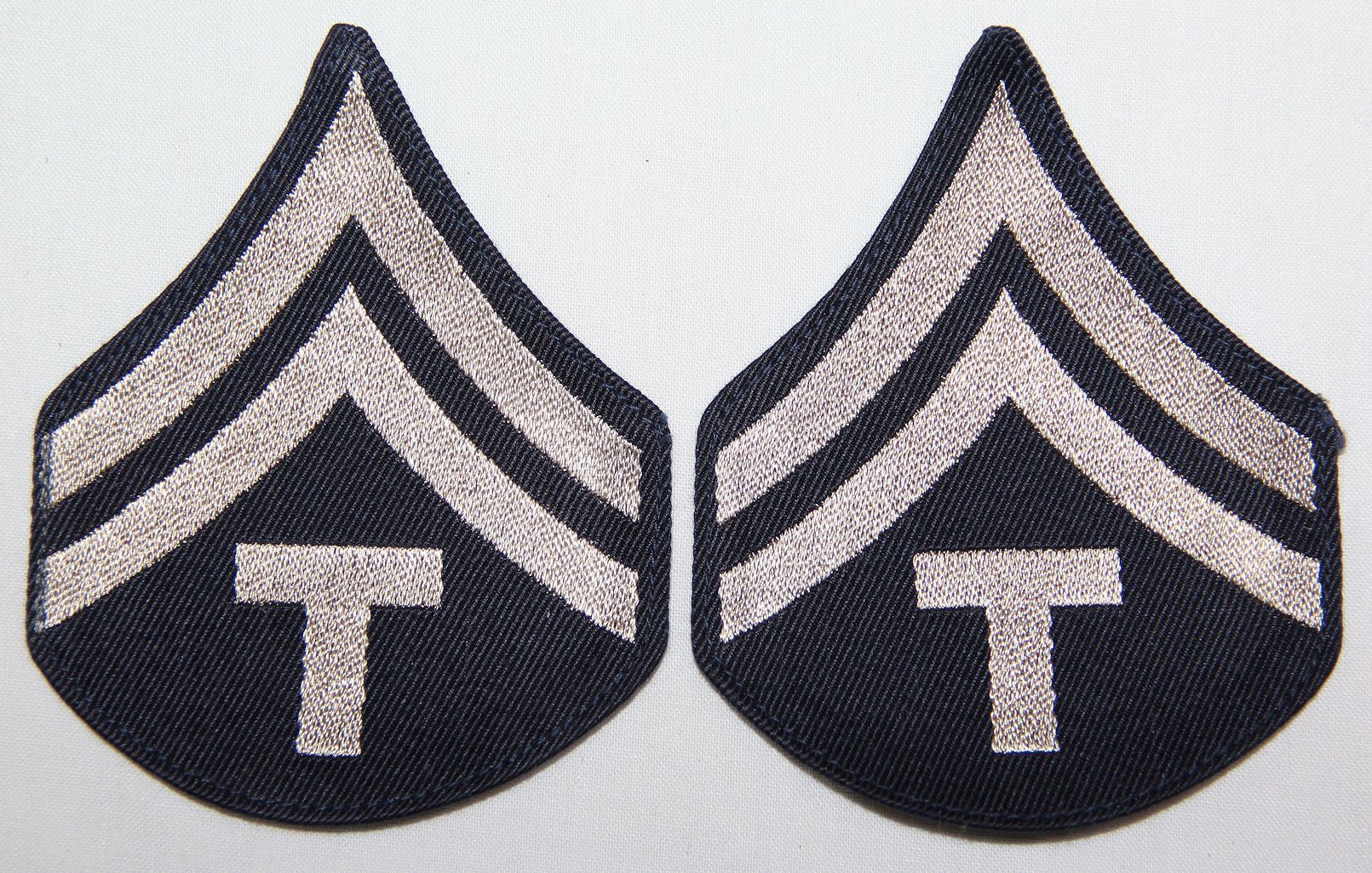 G151. WWII MACHINE WOVEN TECH CORPORAL CHEVRONS - B & B Militaria