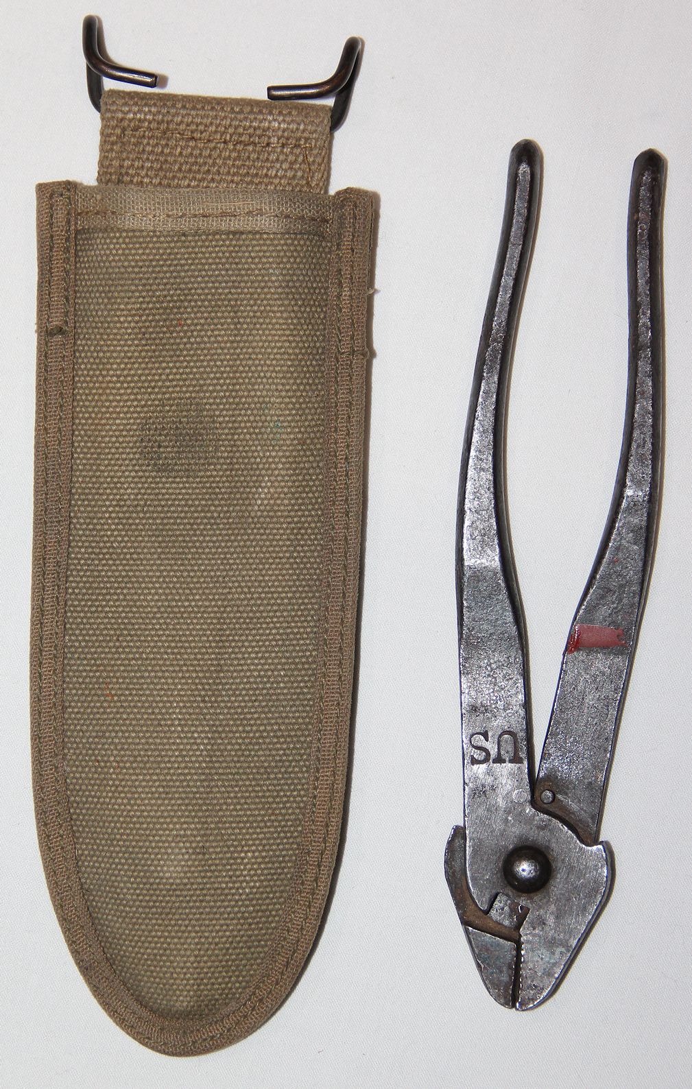 B309. WWI WIRE CUTTERS IN 1918 DATED POUCH - B & B Militaria