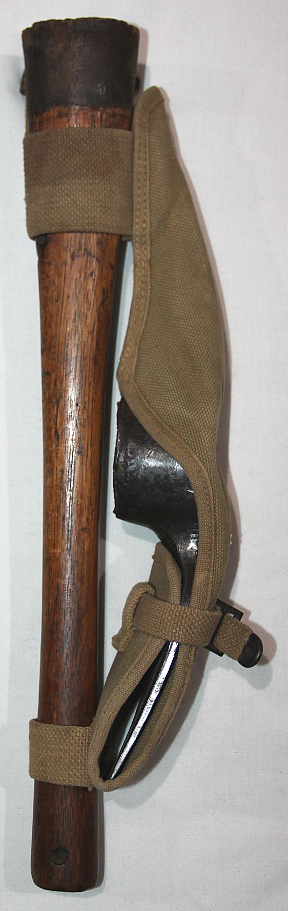 B241. WWI 1918 DATED PICK MATTOCK WITH BELT CASE - B & B Militaria