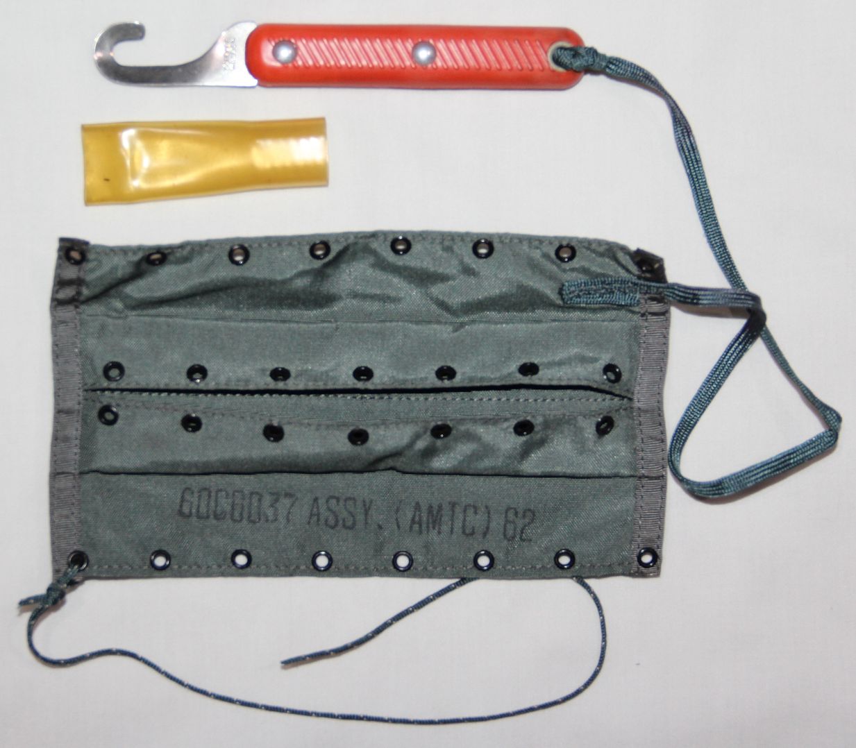 T244. VIETNAM PILOT SHROUD CUTTER KNIFE WITH SURVIVAL VEST POUCH - B ...
