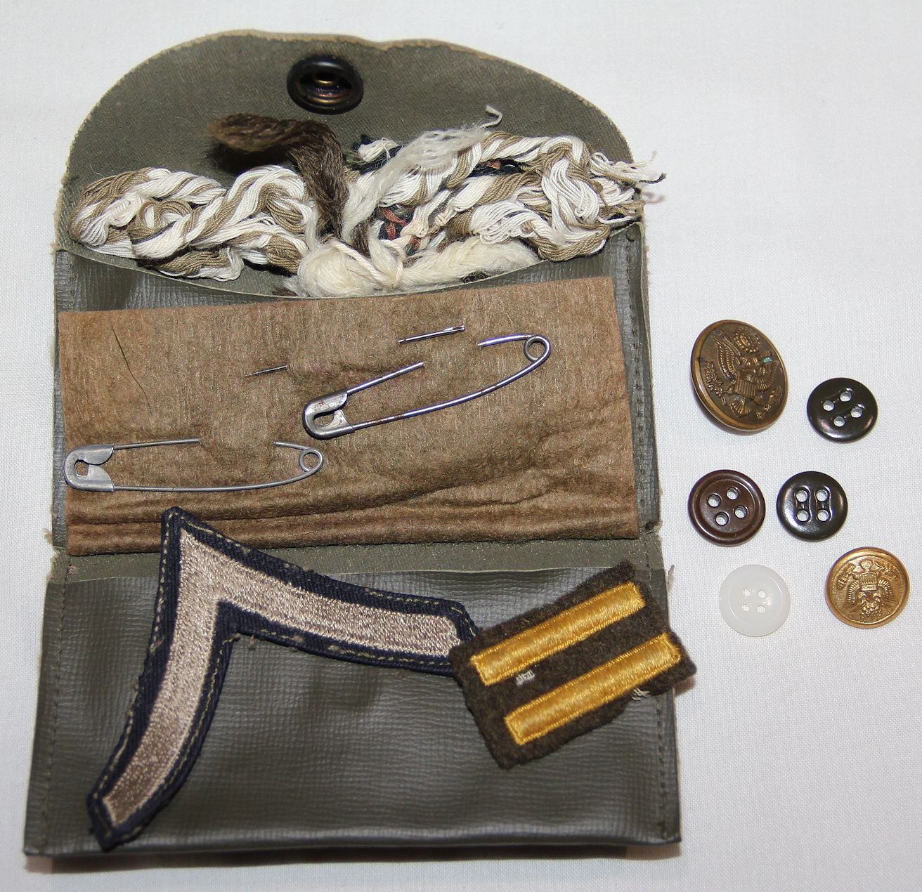 E355. WWII SEWING KIT WITH CONTENTS - B & B Militaria
