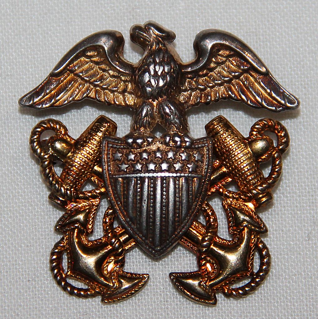 H133. WWII USN OFFICERS GARRISON CAP BADGE BY VANGUARD - B & B Militaria