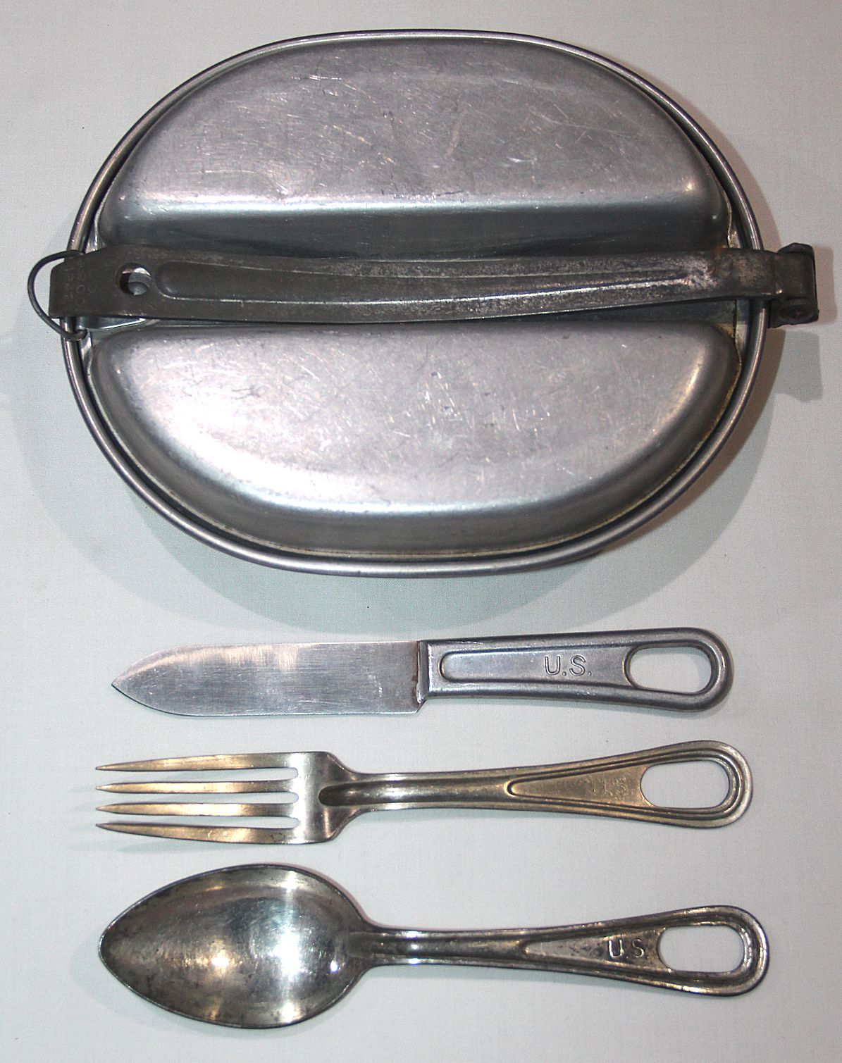 E419. EARLY WWII 1942 MESS KIT WITH KNIFE FORK AND SPOON - B & B Militaria