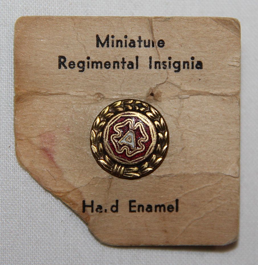H141. WWII 9TH ARMY SCREW BACK LAPEL PIN NEW ON CARD - B & B Militaria