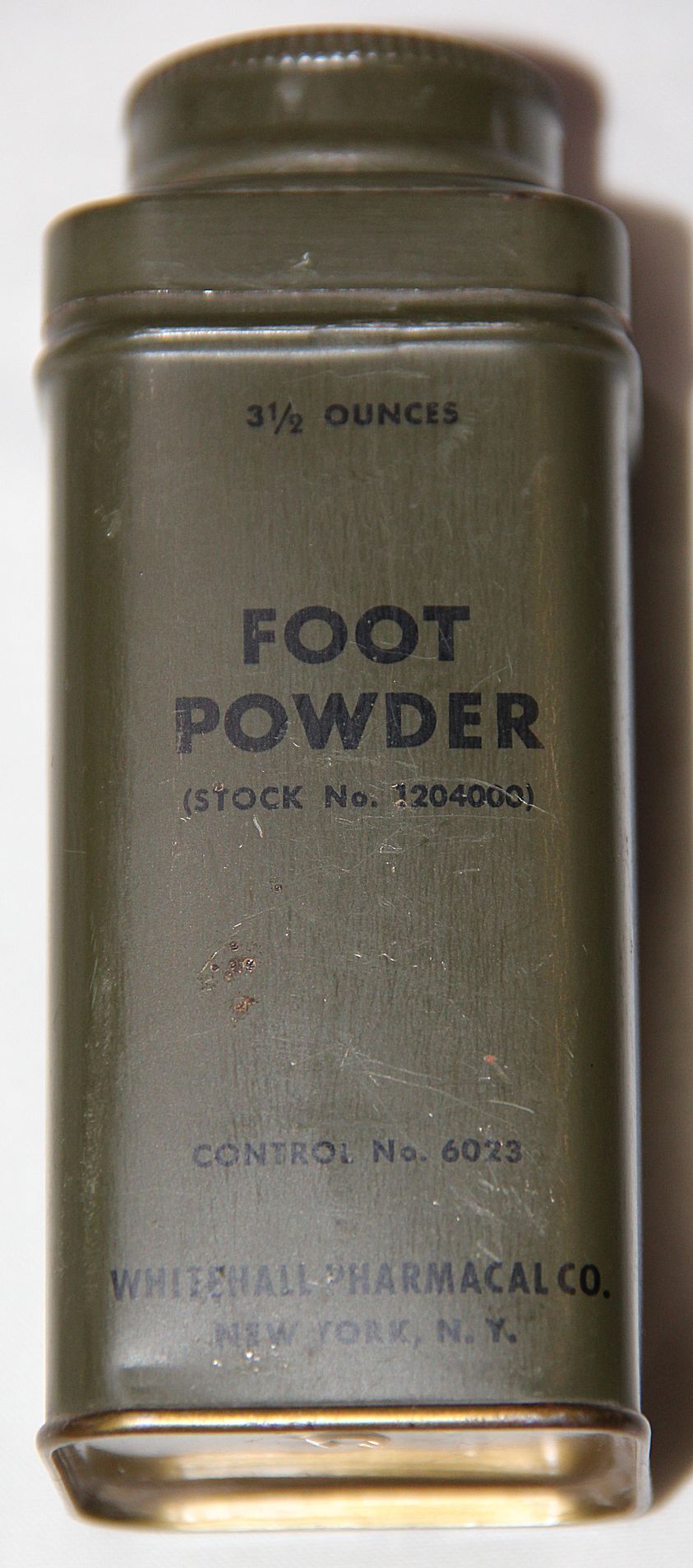 E451. WWII CAN OF FOOT POWDER - B & B Militaria