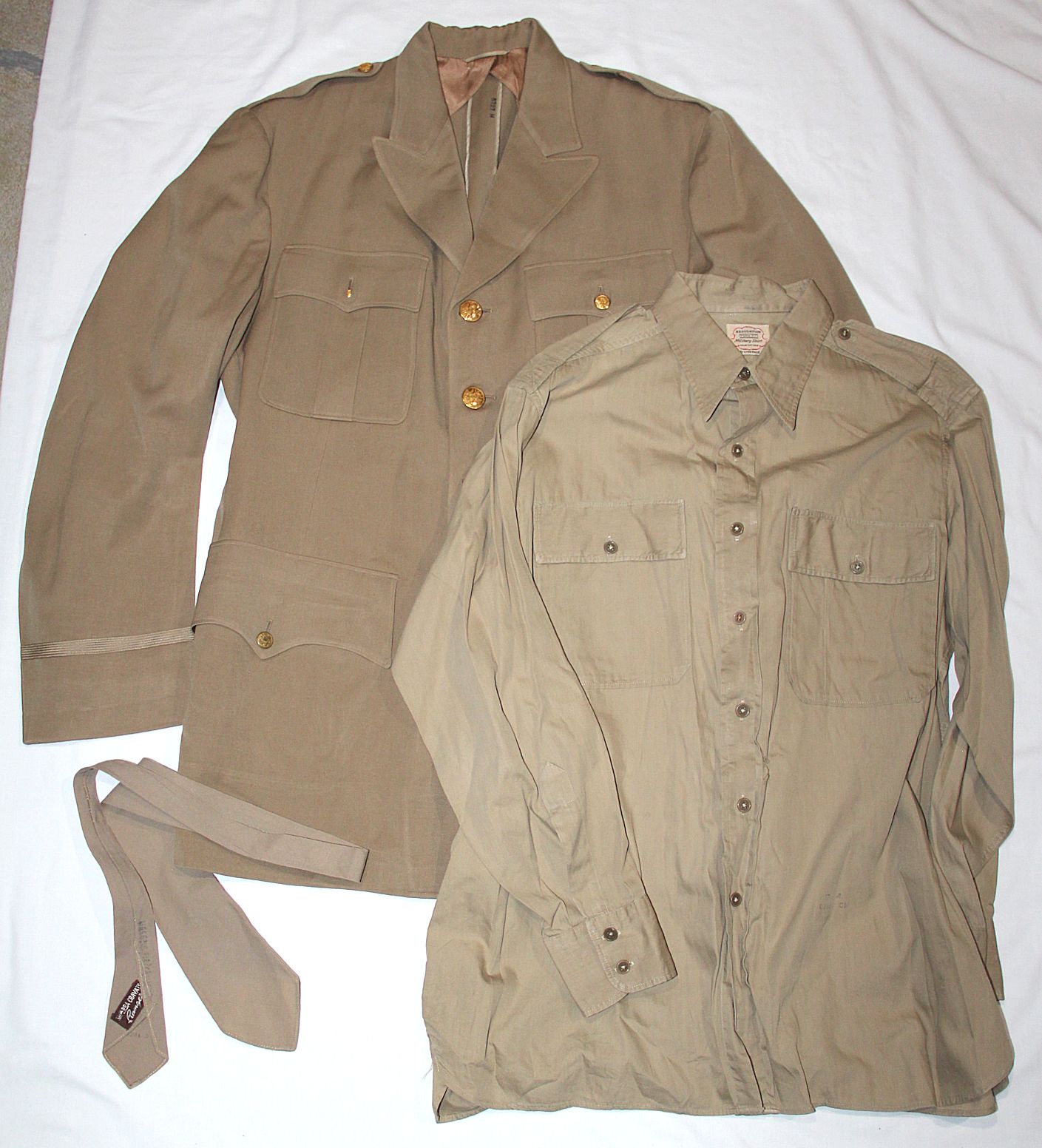 D146. NAMED WWII OFFICERS KHAKI WOOL UNIFORM WITH SHIRT AND NECKTIE - B ...