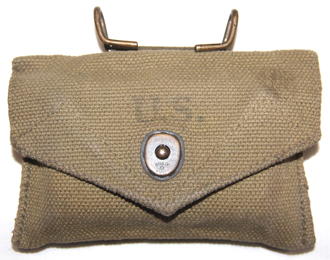 E520. WWII LIGHT OD WEB CARLISLE BANDAGE POUCH WITH BANDAGE - B & B ...