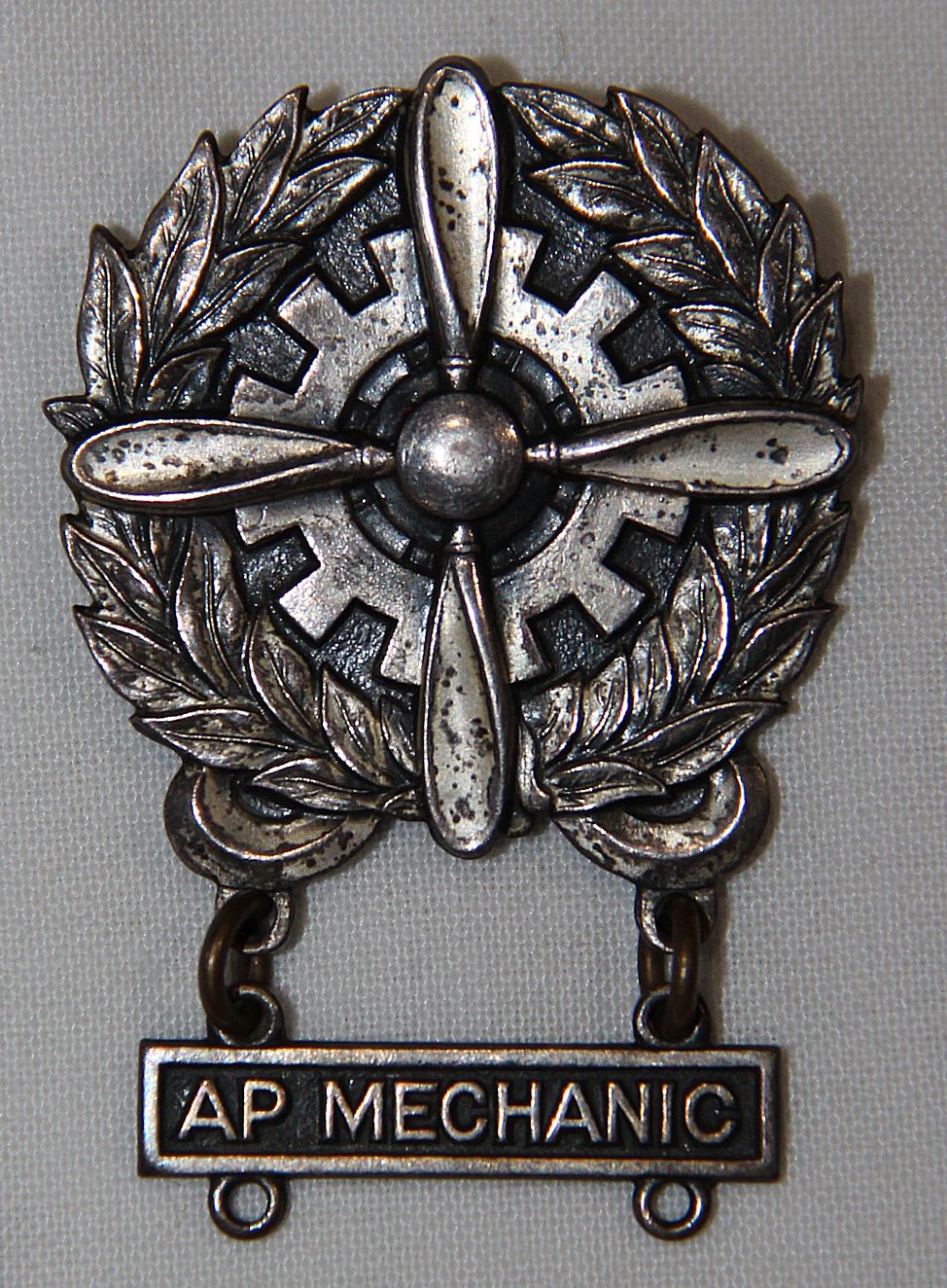 H211. WWII AAF STERLING TECHNICIAN BADGE WITH AP MECHANIC BAR - B & B ...