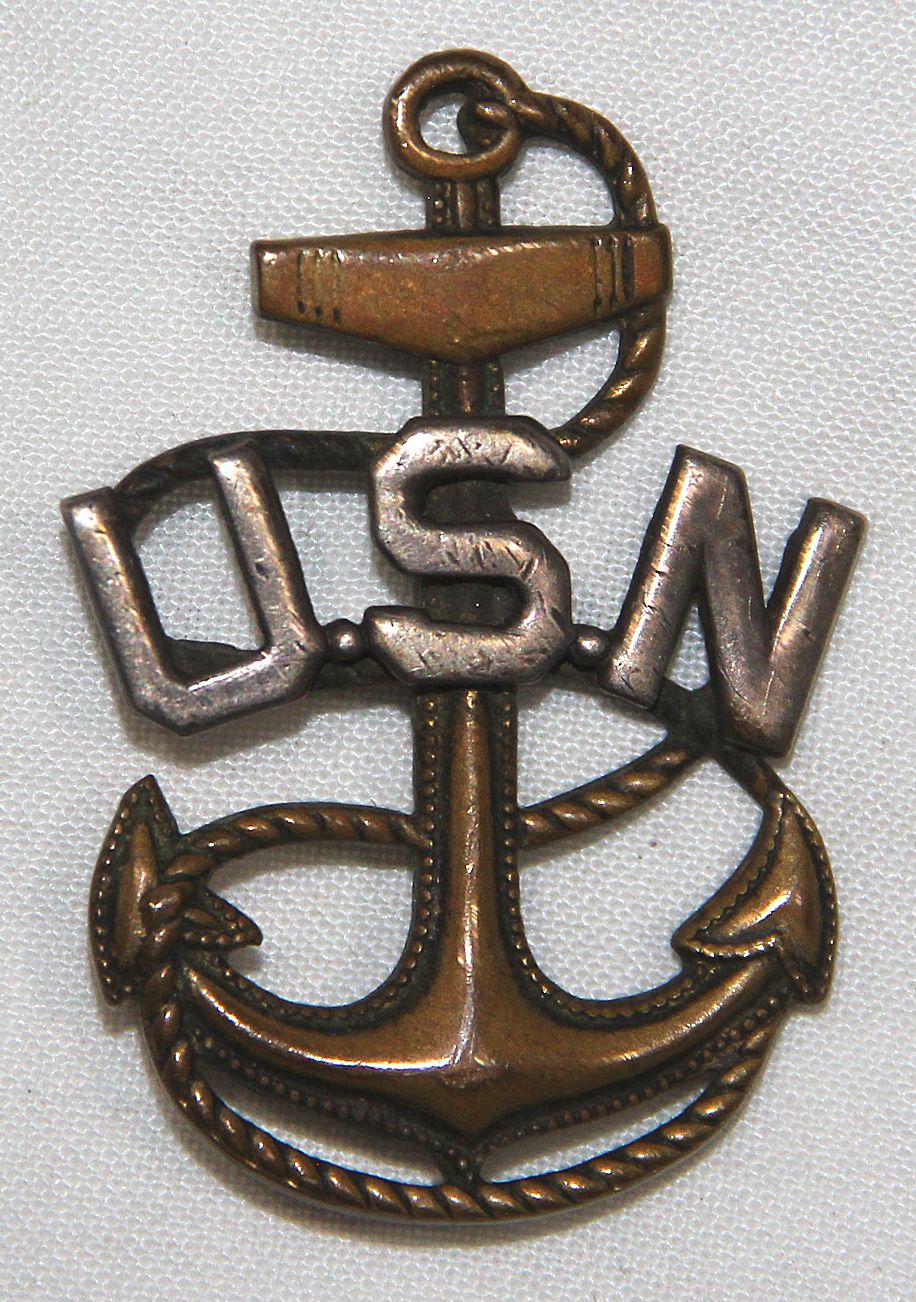 H225. WWII US NAVY USN CPO CHIEF PETTY OFFICER VISOR CAP INSIGNIA - B ...