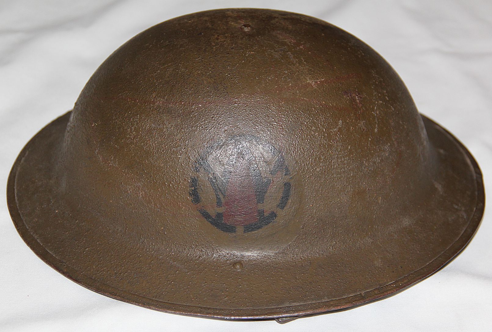 B485. WWI 89TH DIVISION ARTILLERY PAINTED M1917 HELMET - B & B Militaria