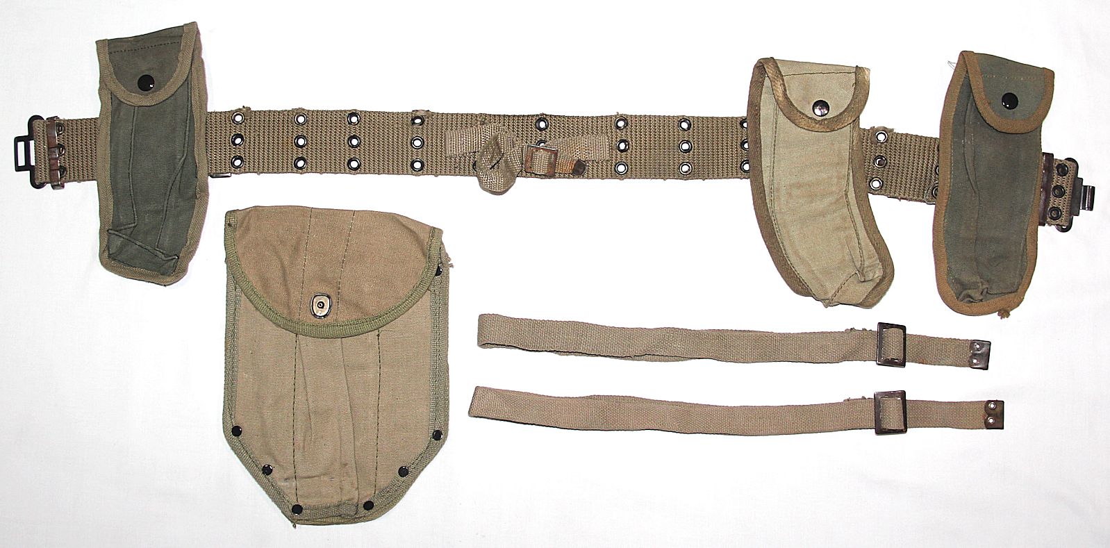 U091. RARE LOT OF IRANIAN FIELD GEAR - B & B Militaria
