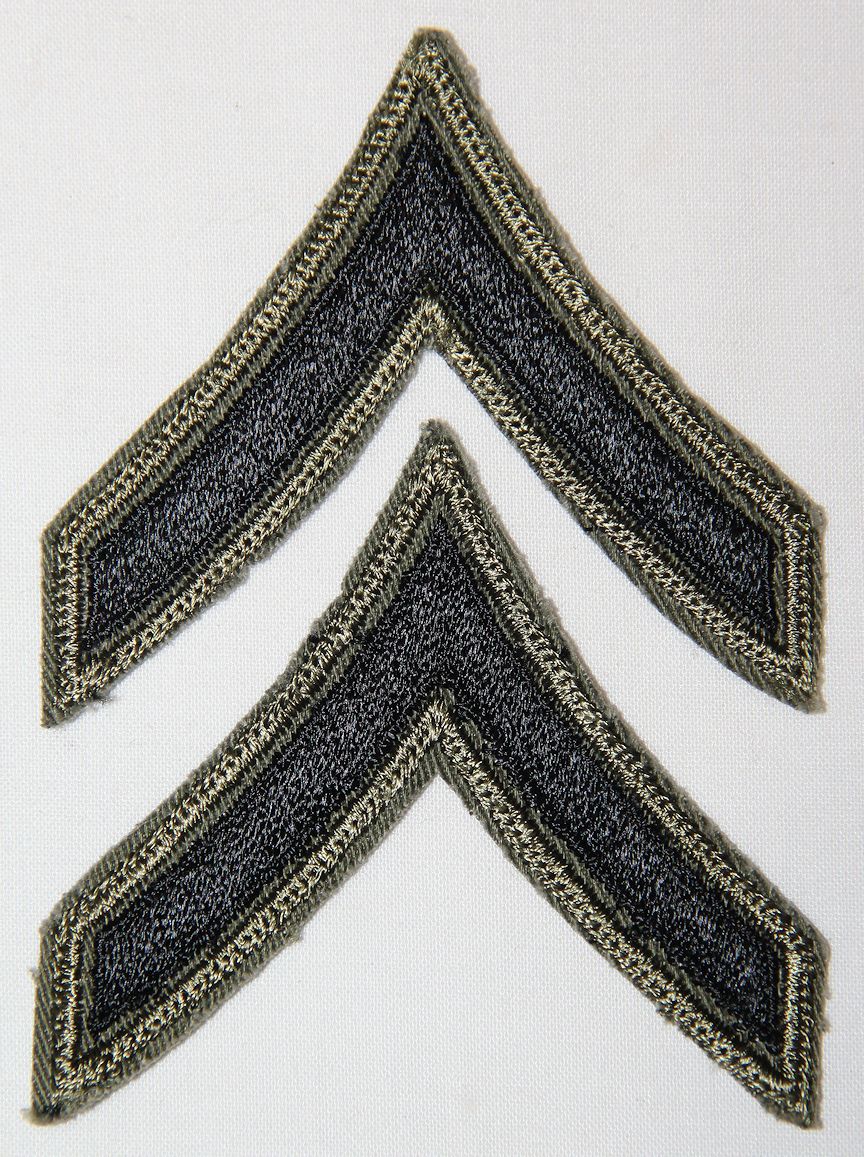 T437. VIETNAM FIRST PATTERN SUBDUED E-2 PRIVATE CHEVRONS - B & B Militaria