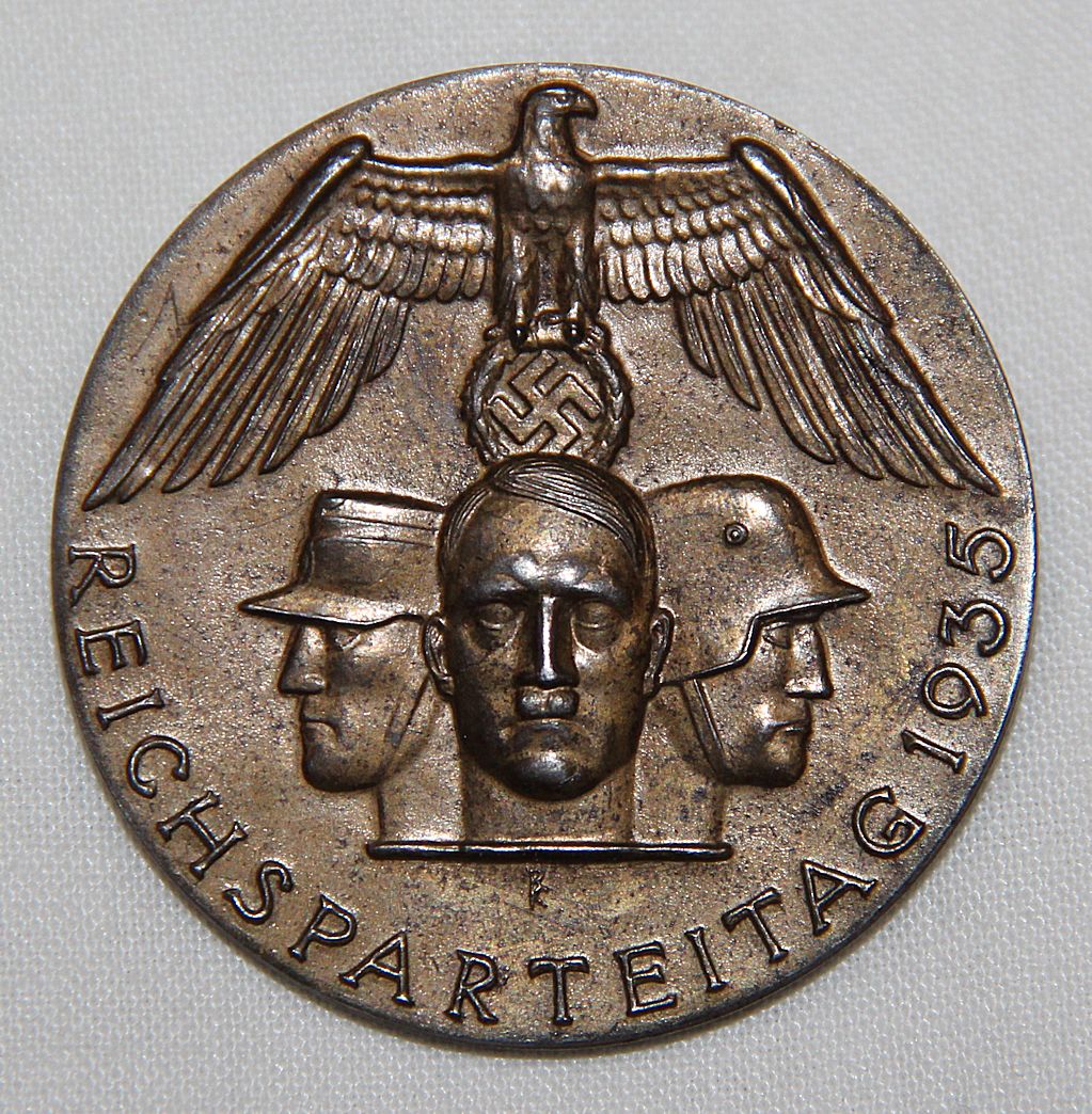 P148. WWII GERMAN REICHSPARTEITAG 1935 TINNIE - B & B Militaria