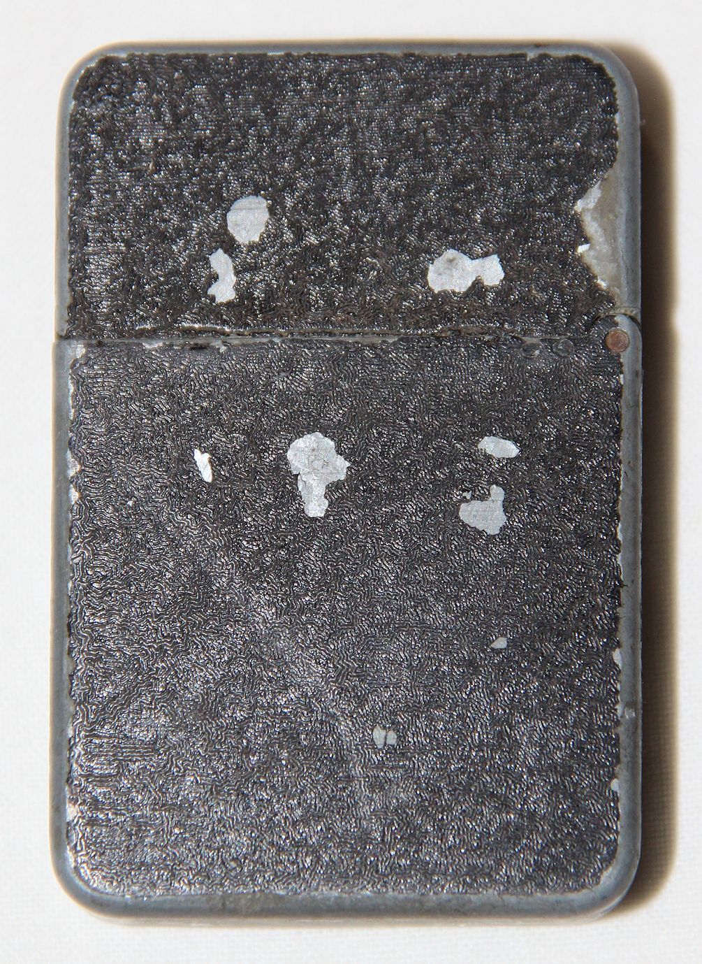 E665. WWII BLACK CRINKLE FINISH WINDPROOOF LIGHTER - B & B Militaria