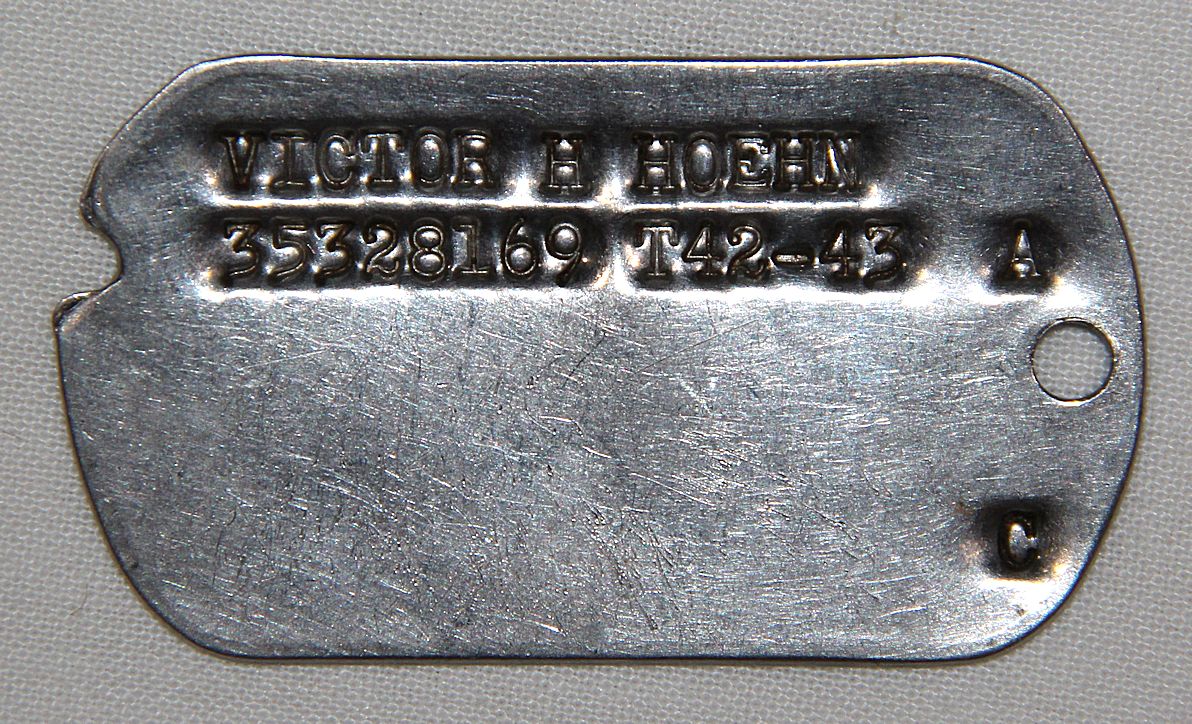 H252. NAMED WWII DOG TAG - B & B Militaria