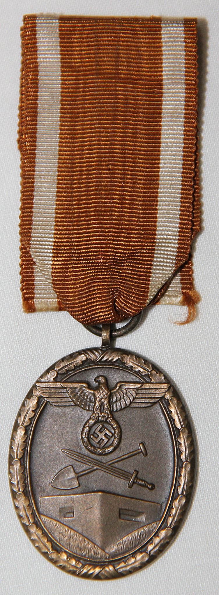 Q118. WWII GERMAN WEST WALL MEDAL - B & B Militaria
