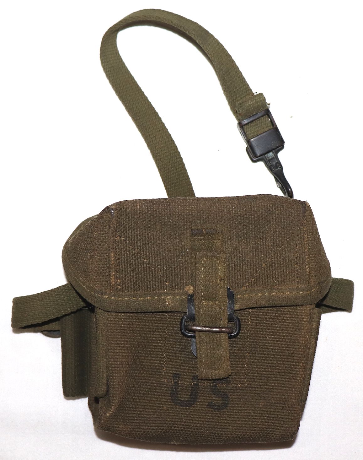 T593. VIETNAM 1968 DATED SHORT 20RD OD WEB MAGAZINE POUCH - B & B Militaria