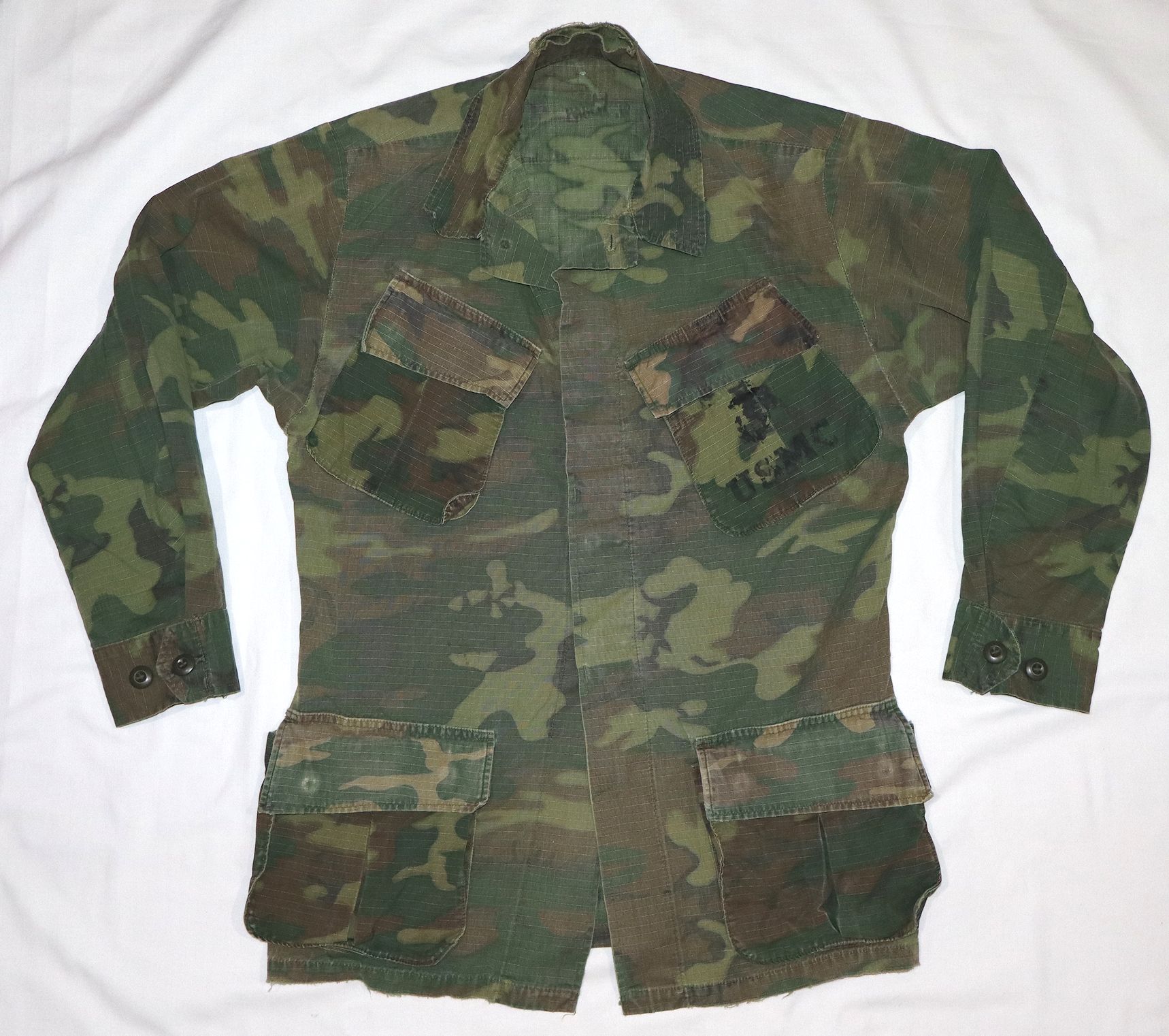 T597. VIETNAM 1969 DATED USMC ERDL CAMOUFLAGE JUNGLE JACKET - B & B ...